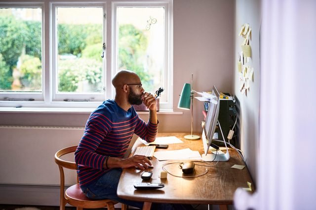 Altura do monitor: 5 dicas para adequar o seu